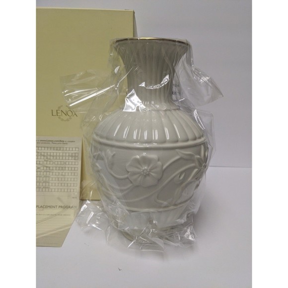 Lenox | Accents | Lenox Masterpiece Floral Vase Gold Trimmed Ivory Gold ...